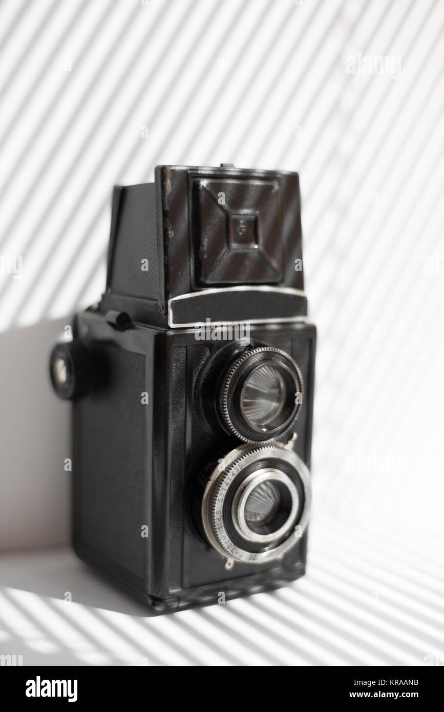 Old black camera hi-res stock photography and images - Alamy