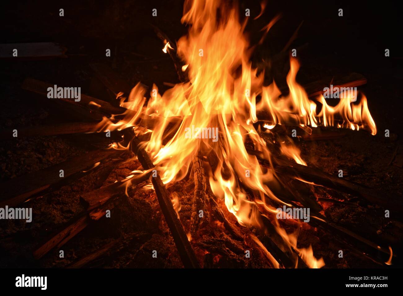 Big log camp hi-res stock photography and images - Alamy