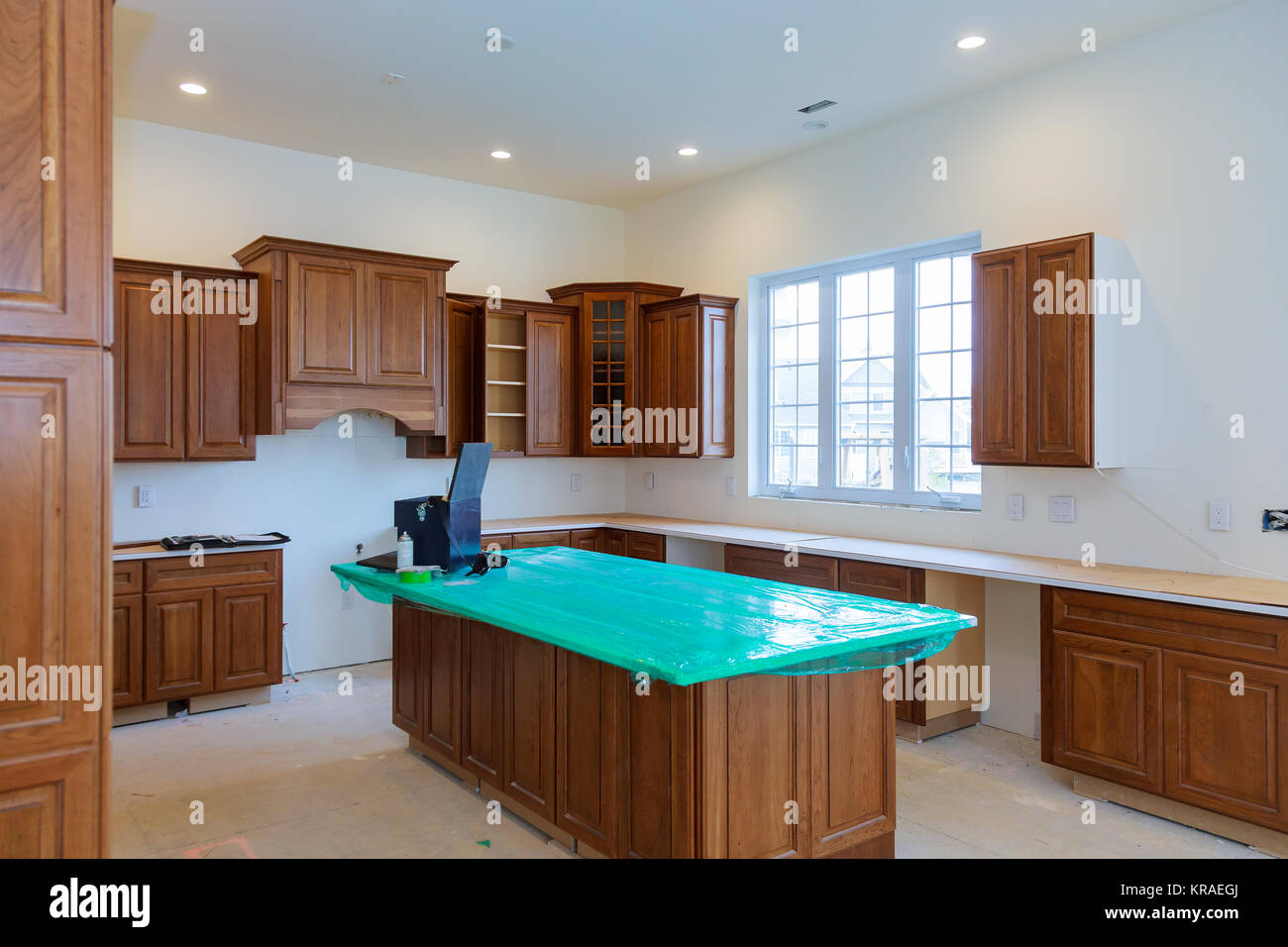Installing new induction hob in modern kitchen Installation of kitchen ...