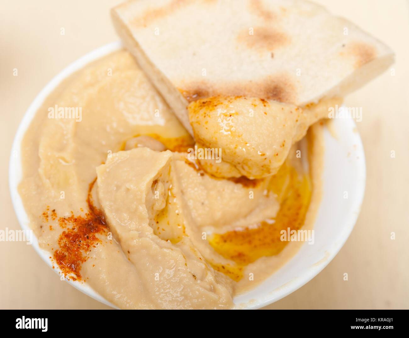 Hummus with pita bread Stock Photo - Alamy