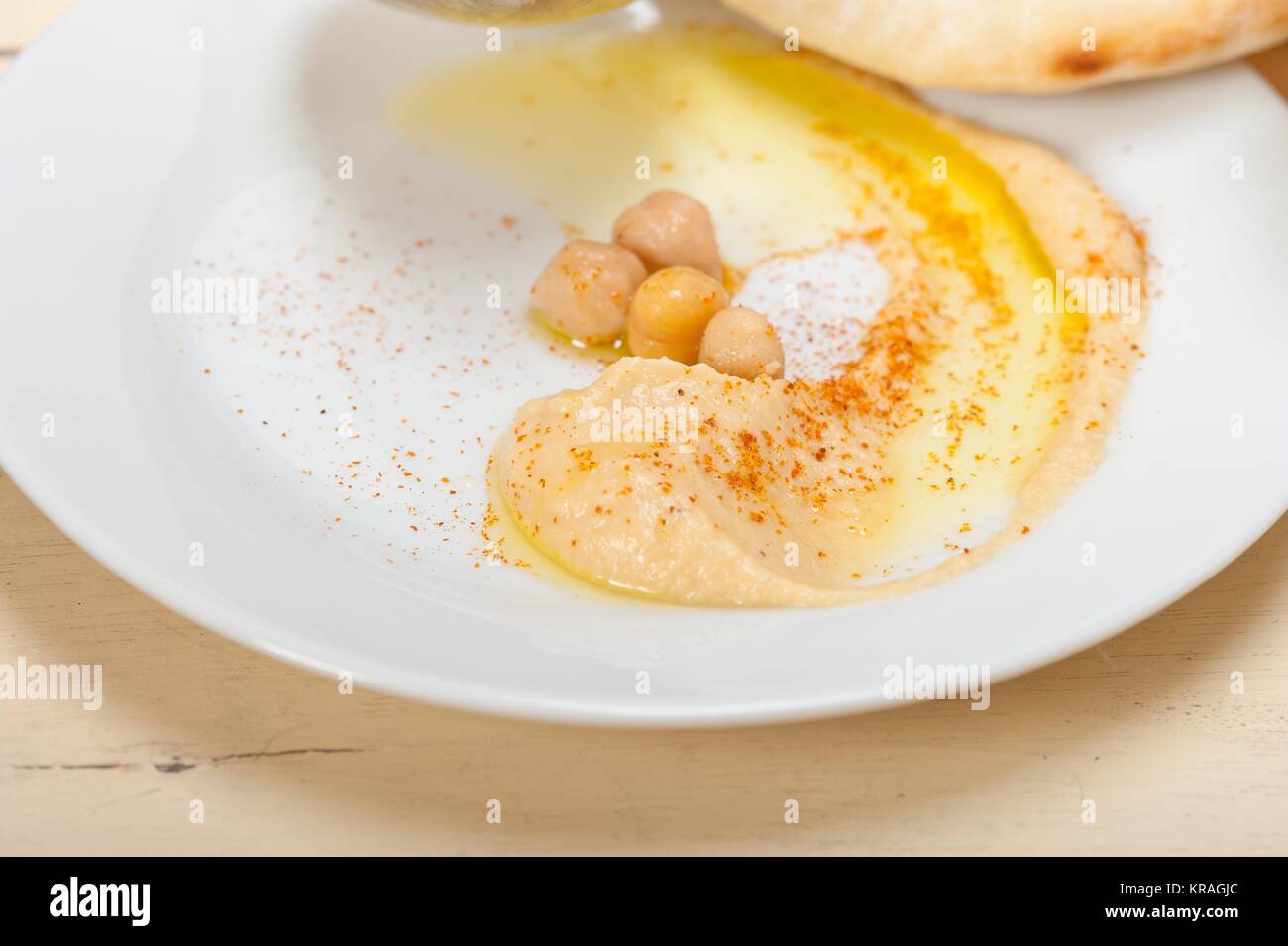 Hummus with pita bread Stock Photo - Alamy
