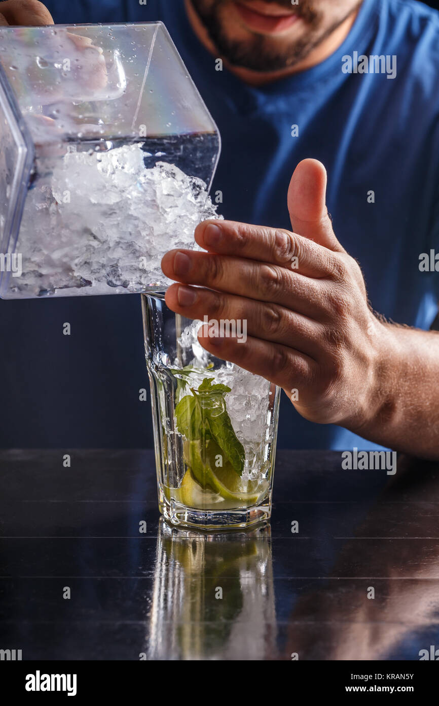 Bartender pouring mojito hi-res stock photography and images - Alamy