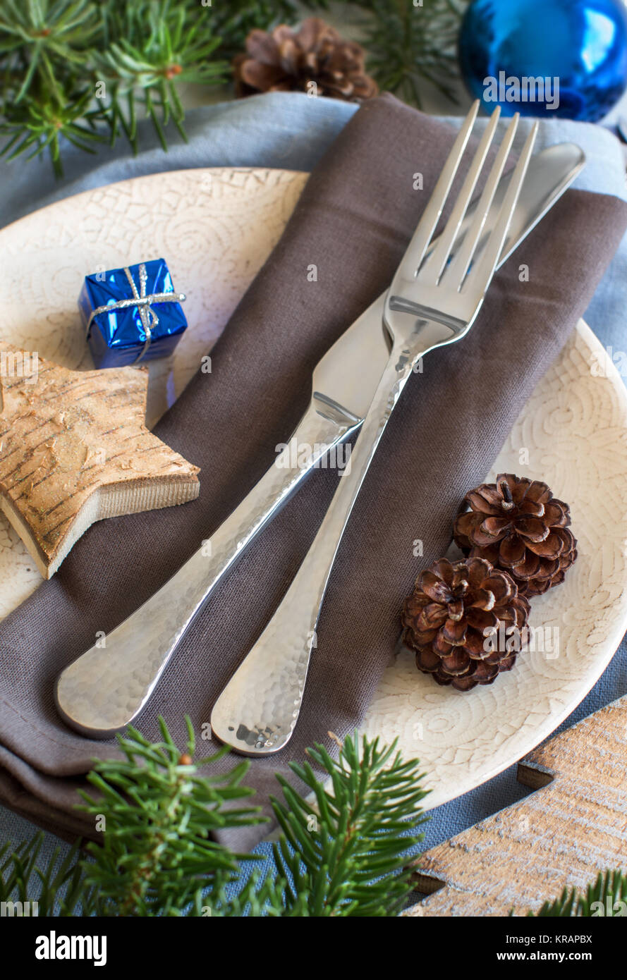 Christmas table setting with rustic decorations Stock Photo - Alamy