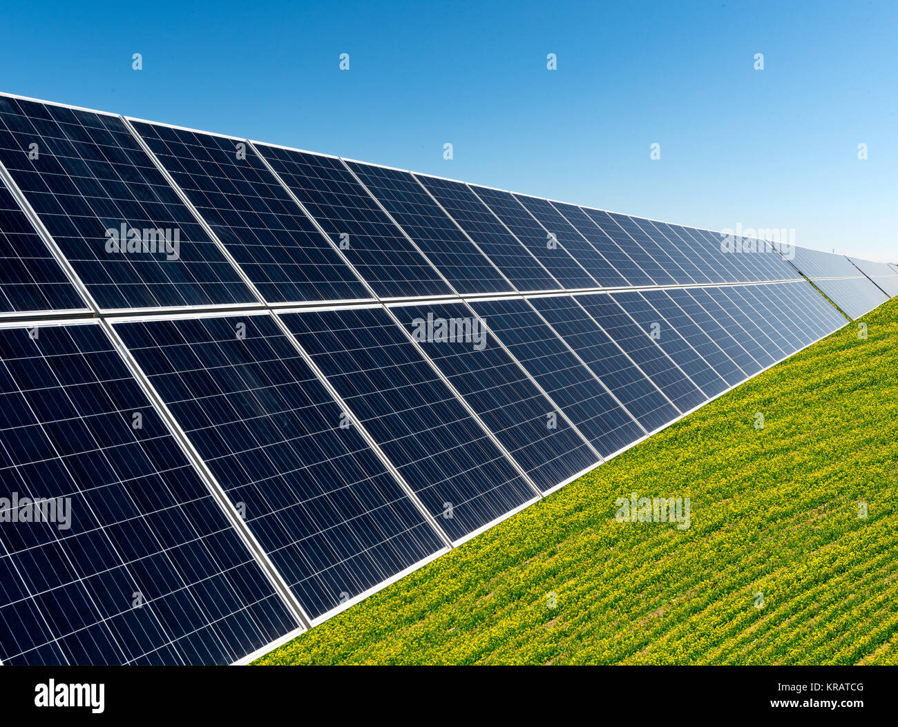 Solar panel arrangement hi-res stock photography and images - Alamy