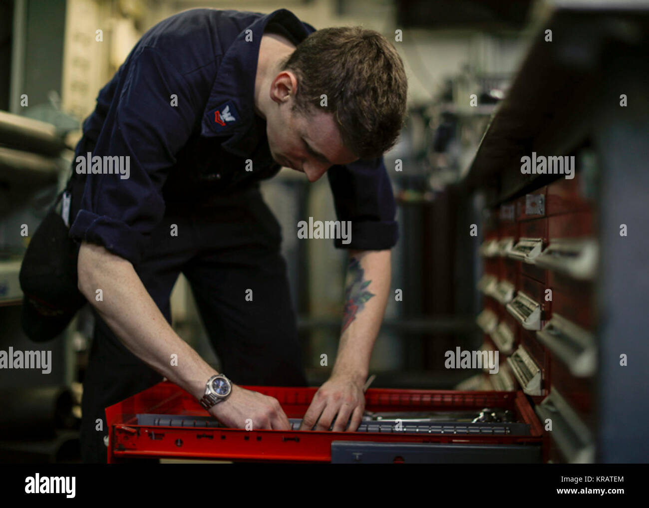 OCEAN (Dec. 12, 2017) Hull Technician 2nd Class Ryan Laliberte ...