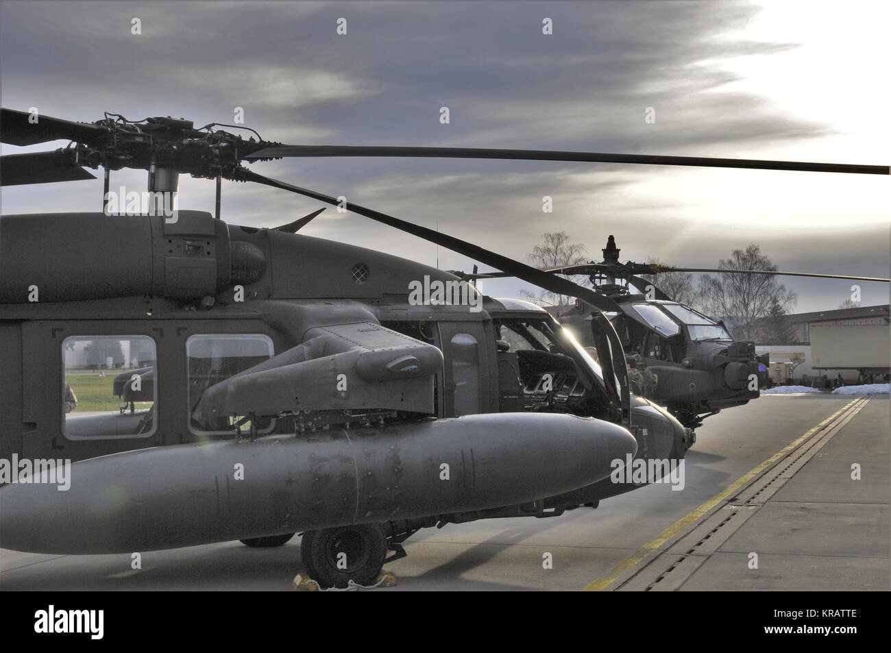 U.S. Soldiers with the 1st Air Cavalry Brigade from Fort Hood Texas ...