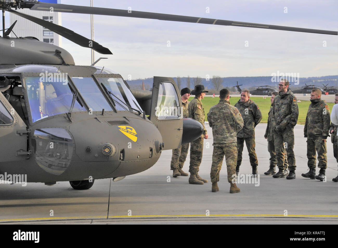 U.S. Soldiers with the 1st Air Cavalry Brigade from Fort Hood Texas ...