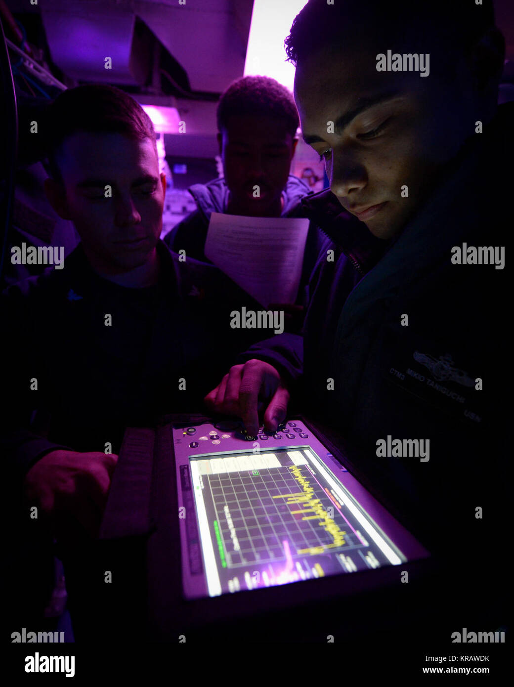 ARABIAN GULF (Dec. 13, 2017) Cryptologic Technician (Maintenance) 3rd ...