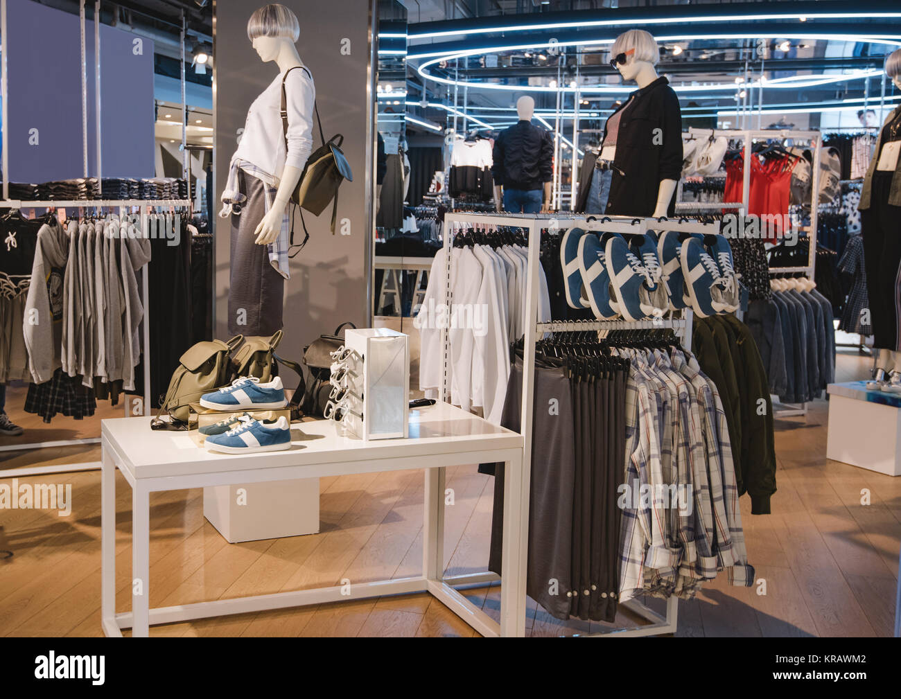 Women clothing shop hi-res stock photography and images - Alamy