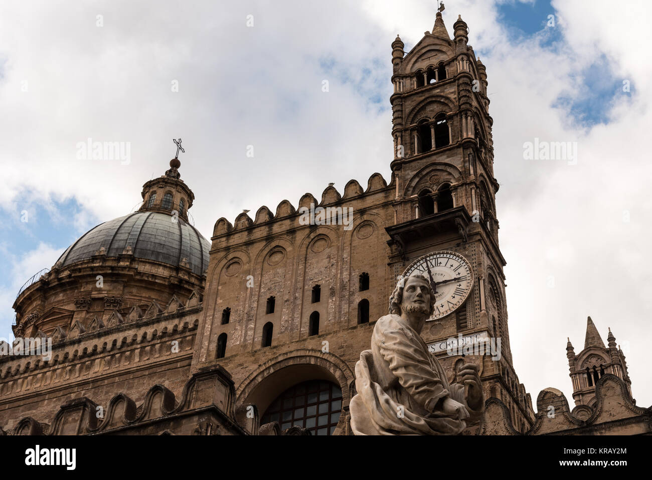 Palermo street view hi-res stock photography and images - Alamy