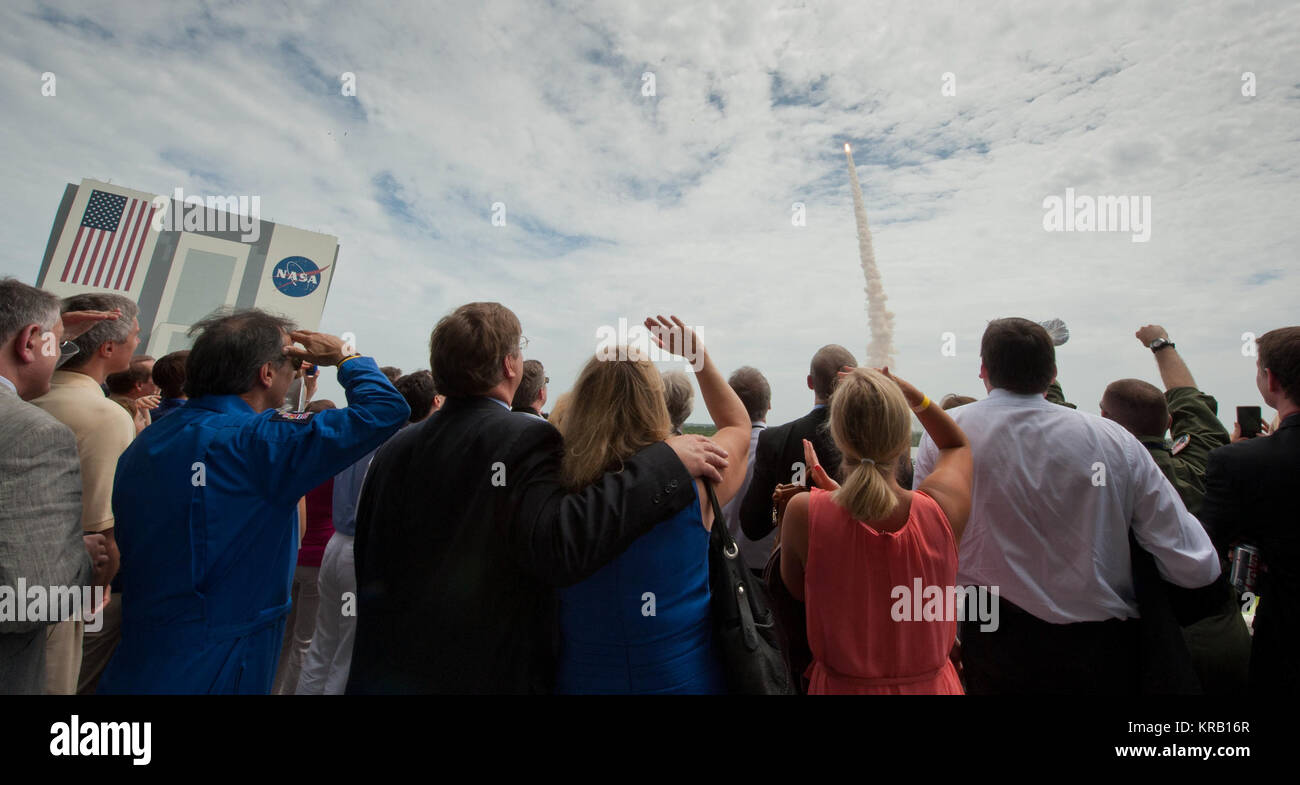 Nasa launch operations center hi-res stock photography and images - Alamy
