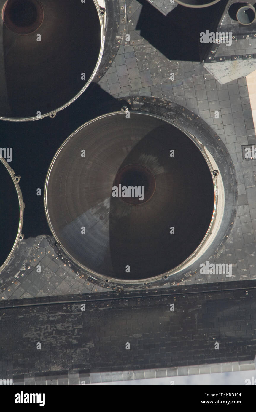 Space shuttle engines hi-res stock photography and images - Alamy