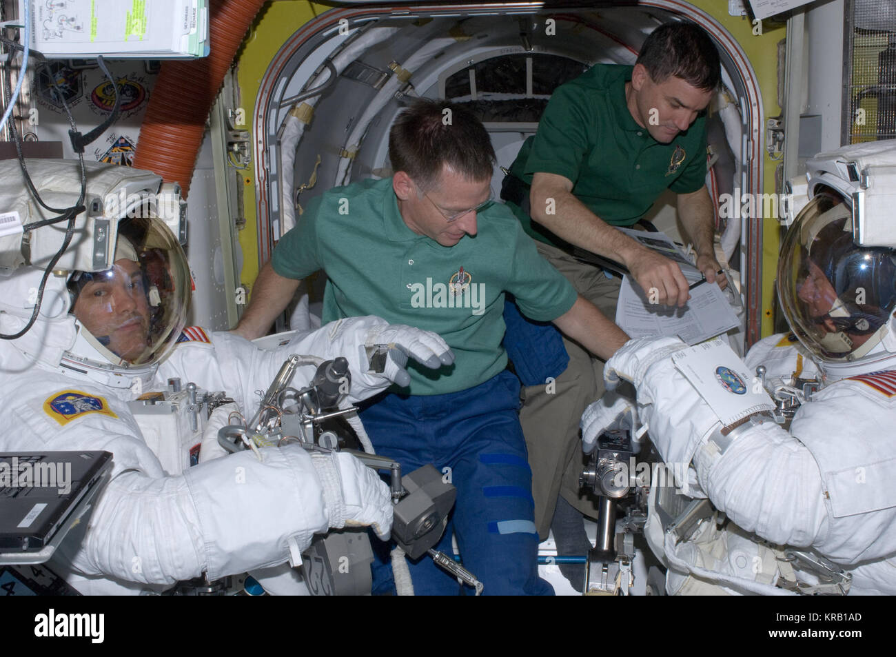 Quest airlock hi-res stock photography and images - Alamy