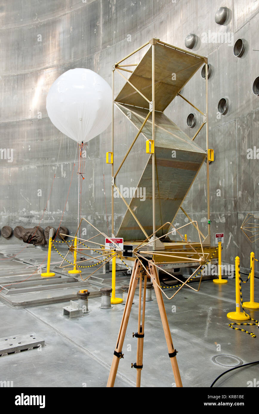 Thermo-Vacuum Chamber with EMI mode stirrer Stock Photo - Alamy