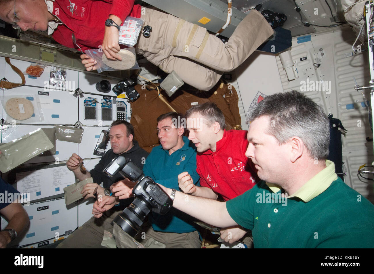 Space shuttle mission sts 28 hi-res stock photography and images - Alamy