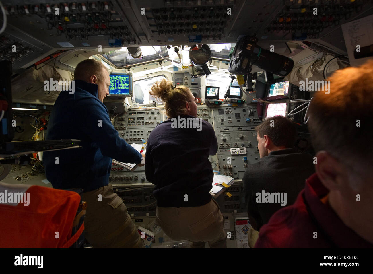 Sts 135 shuttle crew hi-res stock photography and images - Alamy