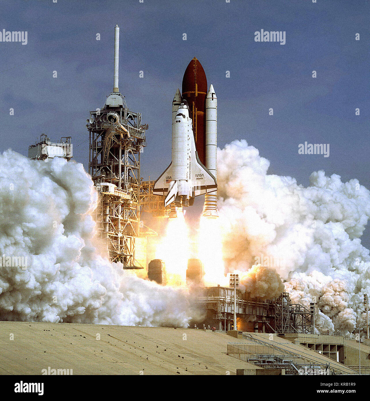 Sts 5 launch hi-res stock photography and images - Alamy