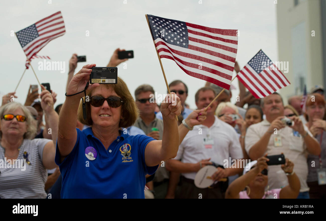 NASA employees and contractors wave flags and make pictures as space ...