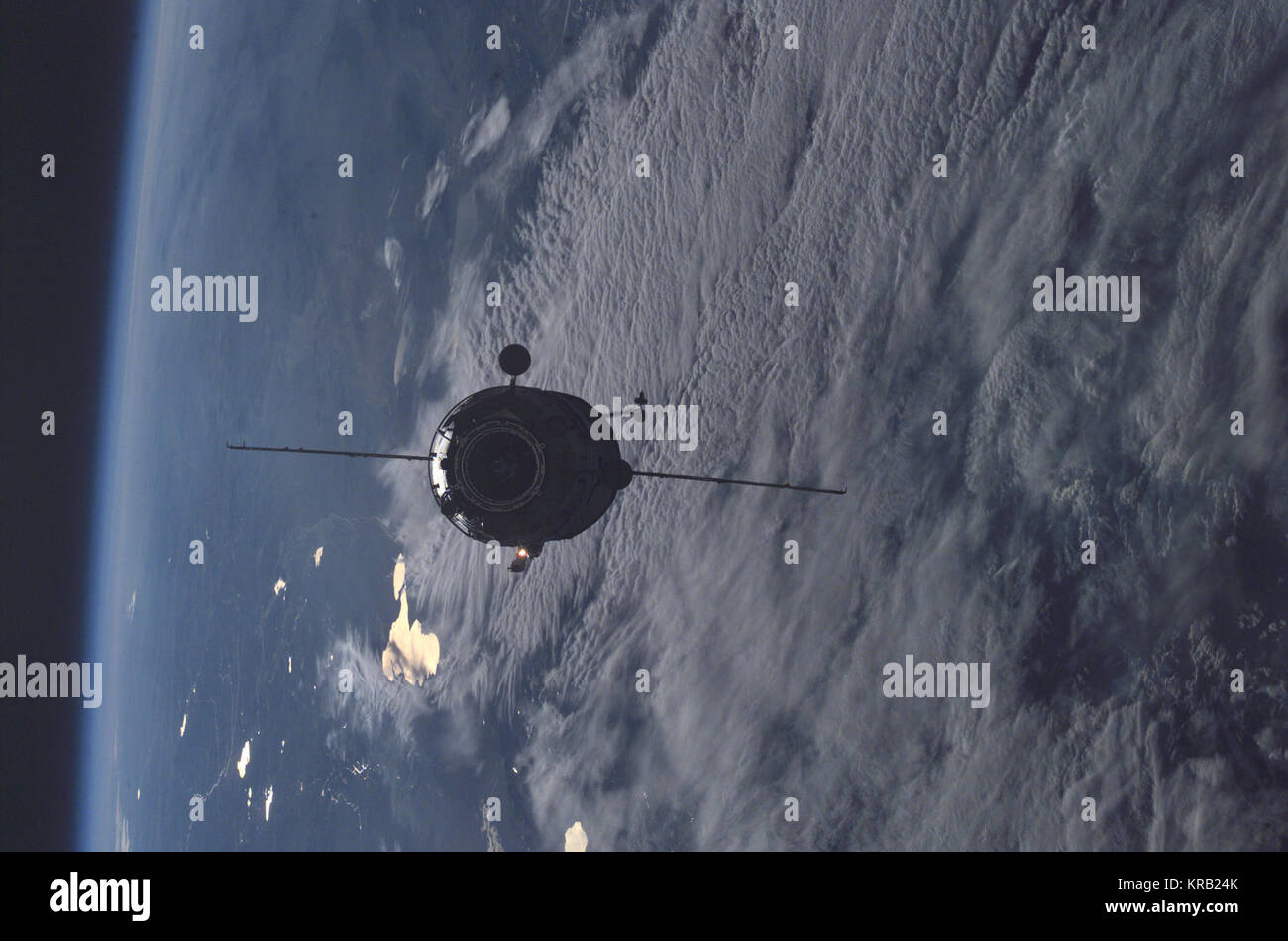 ISS003-E-5614 17 SEPTEMBER 2001. THE RUSSIAN DOCKING COMPARTMENT PIRS ...