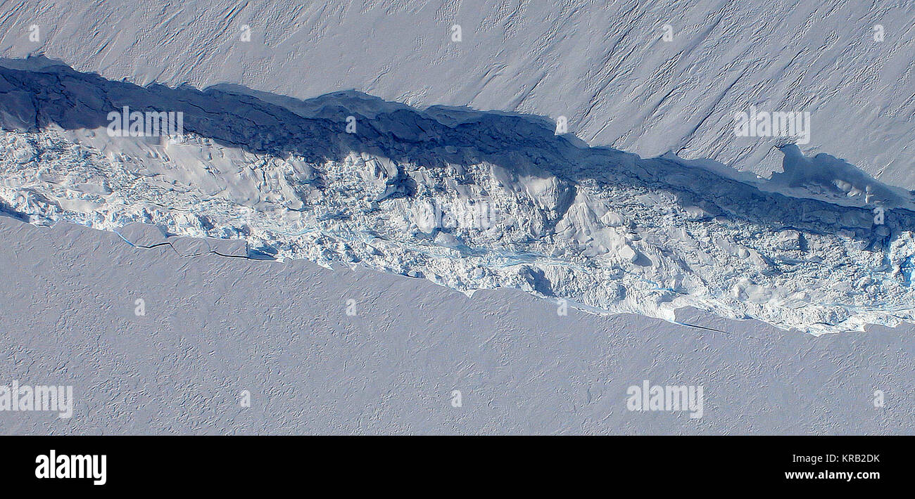 A close-up image of the crack spreading across the ice shelf of Pine ...