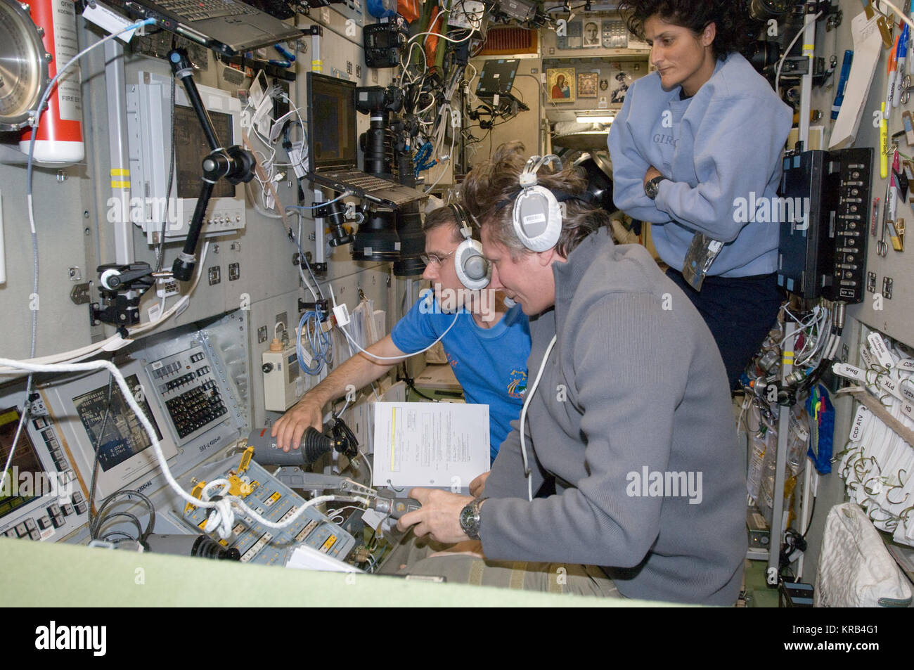 ISS-32 Progress M-15M manual TORU docking system controls Stock Photo ...