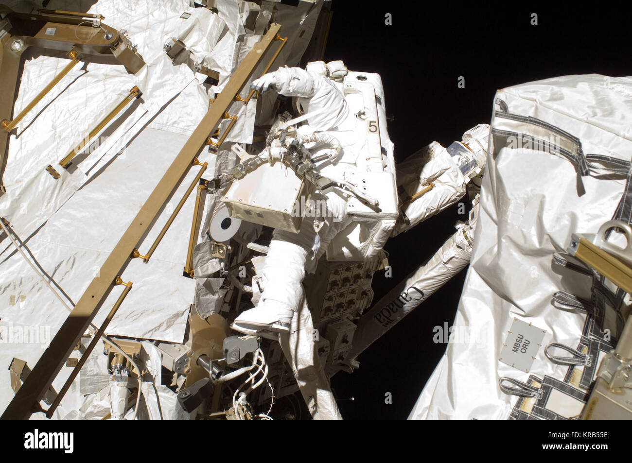 ISS-32 American EVA b7 Aki Hoshide Stock Photo - Alamy