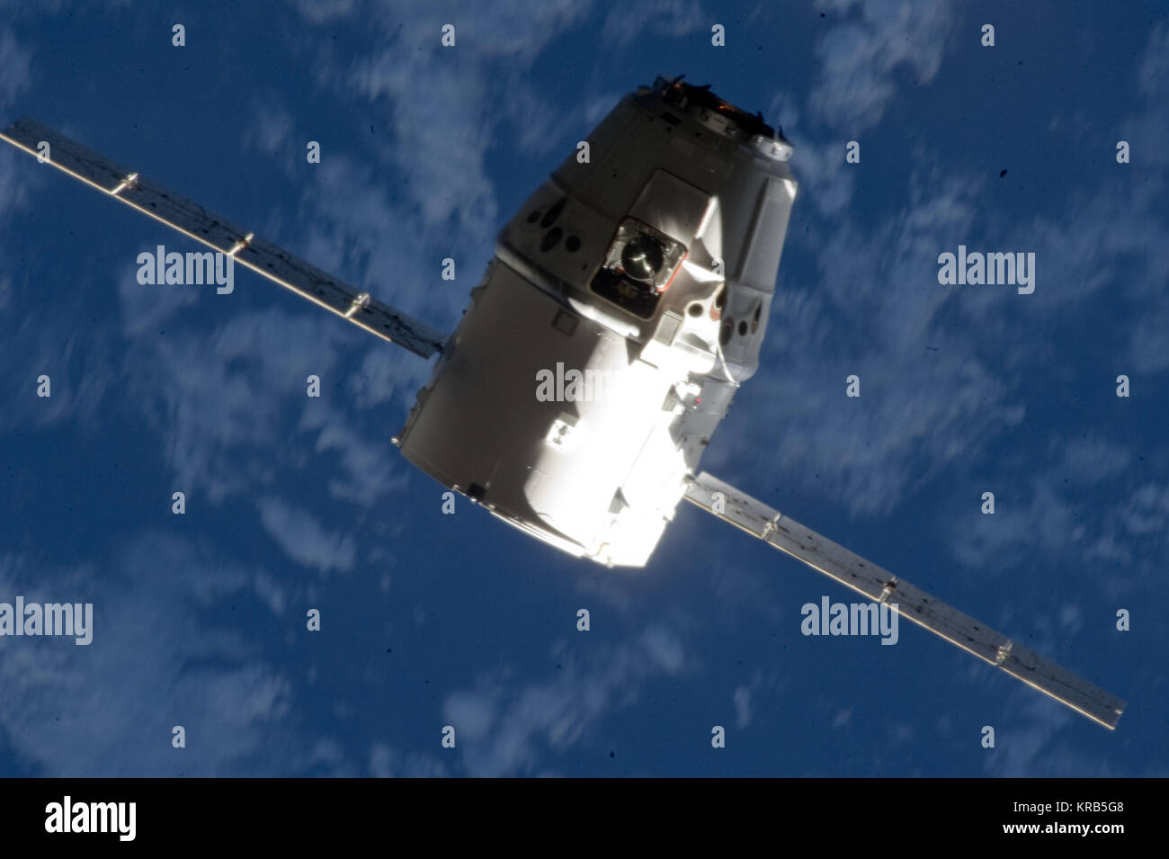 SpaceX CRS-1 approaches ISS b Stock Photo - Alamy