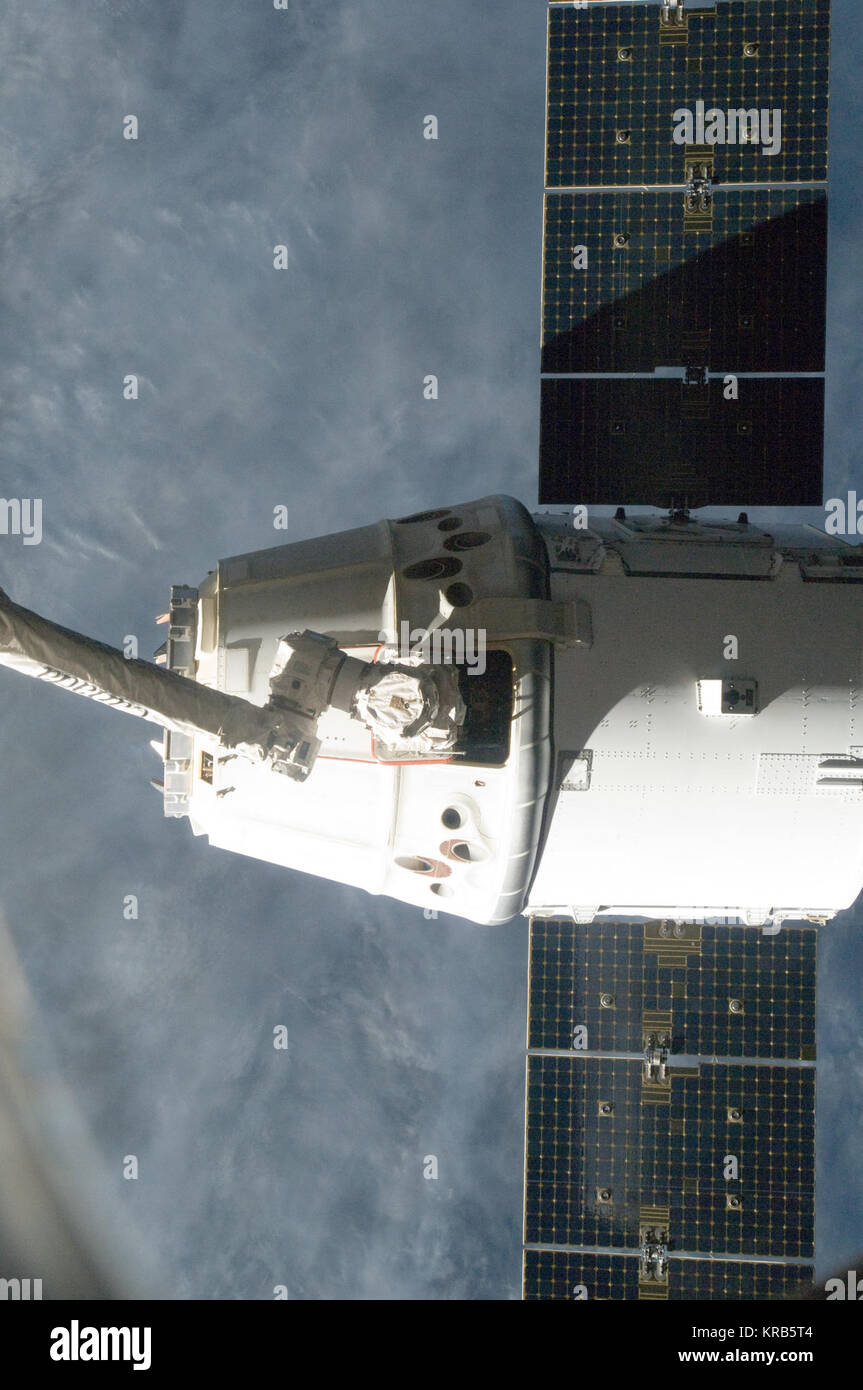 SpaceX CRS-1 releasing 1 Stock Photo - Alamy