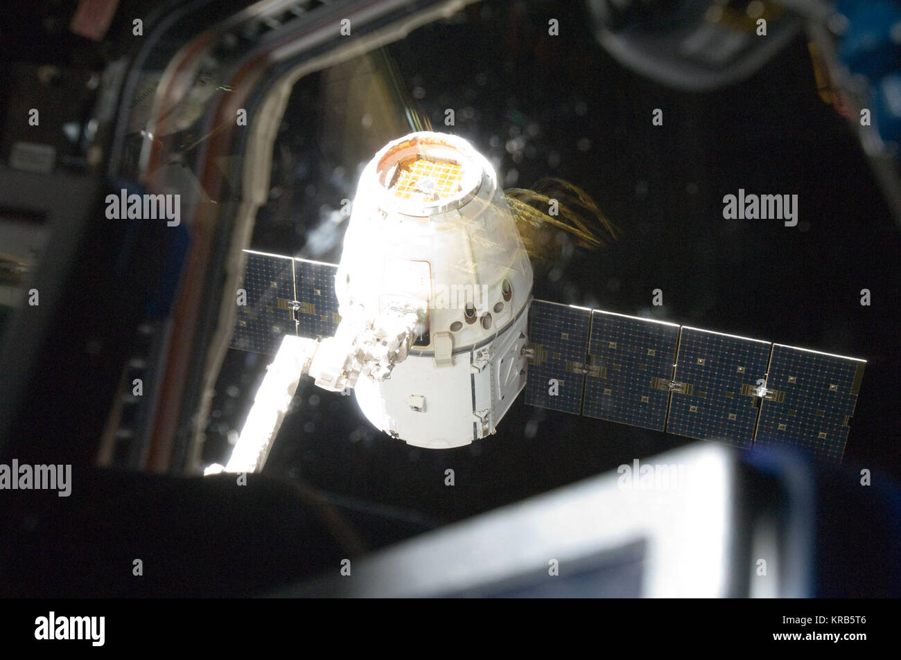 SpaceX CRS-1 releasing 2 Stock Photo - Alamy
