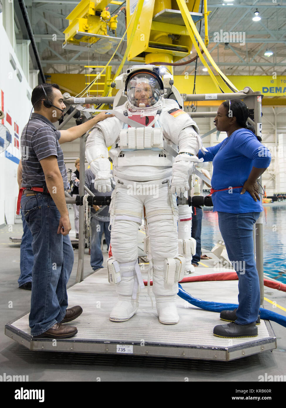 Date: 11-07-12 Location: NBL - Pool Topside Subject: Expedition 40 crew ...