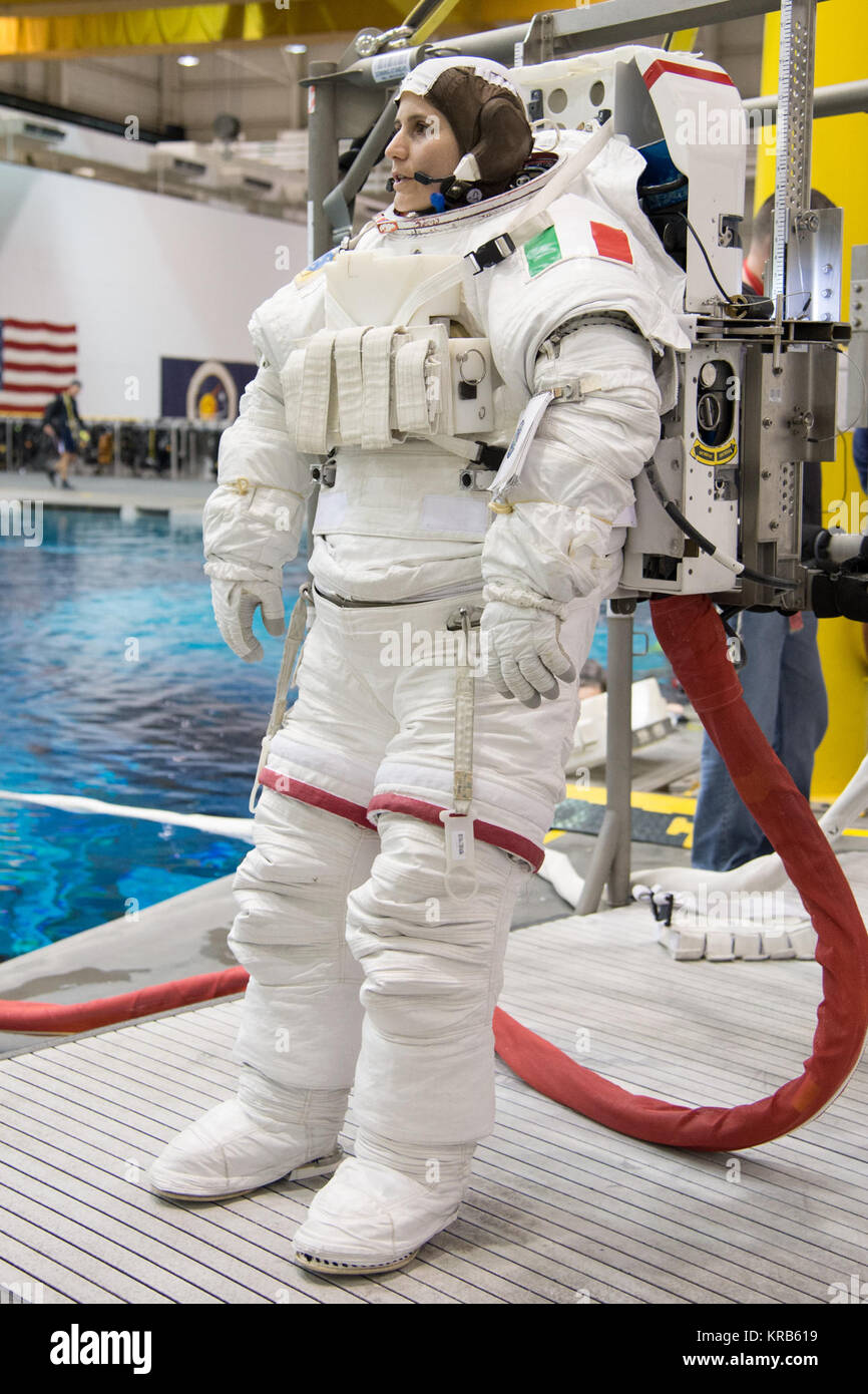 Date: 11-09-12 Location: NBL - Pool Topside Subject: Expedition 42 crew ...