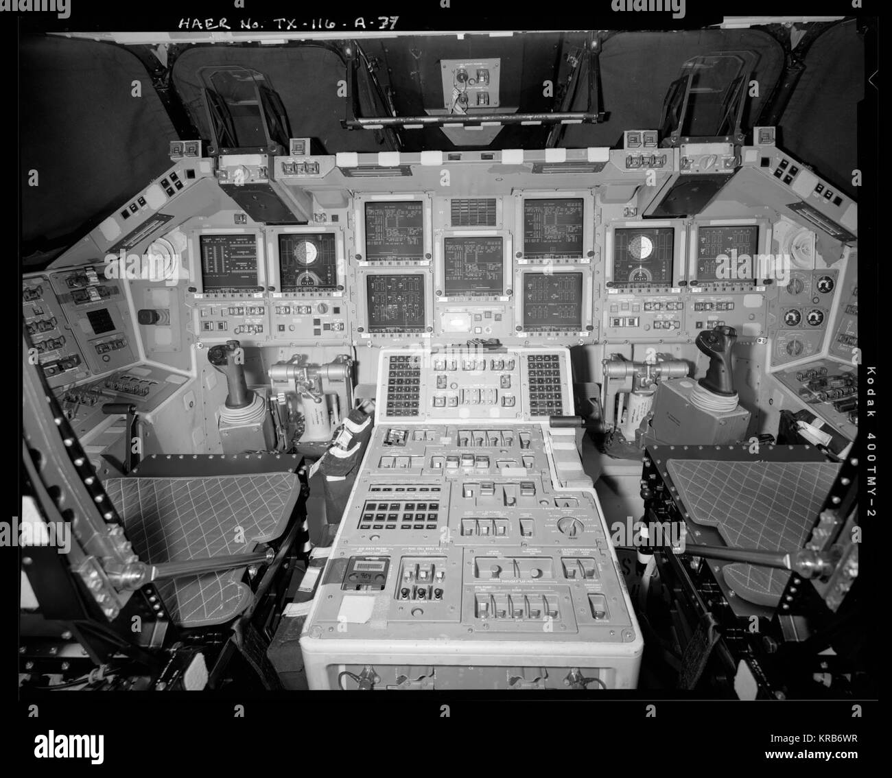 Cockpit Space Shuttle Discovery Smithsonian