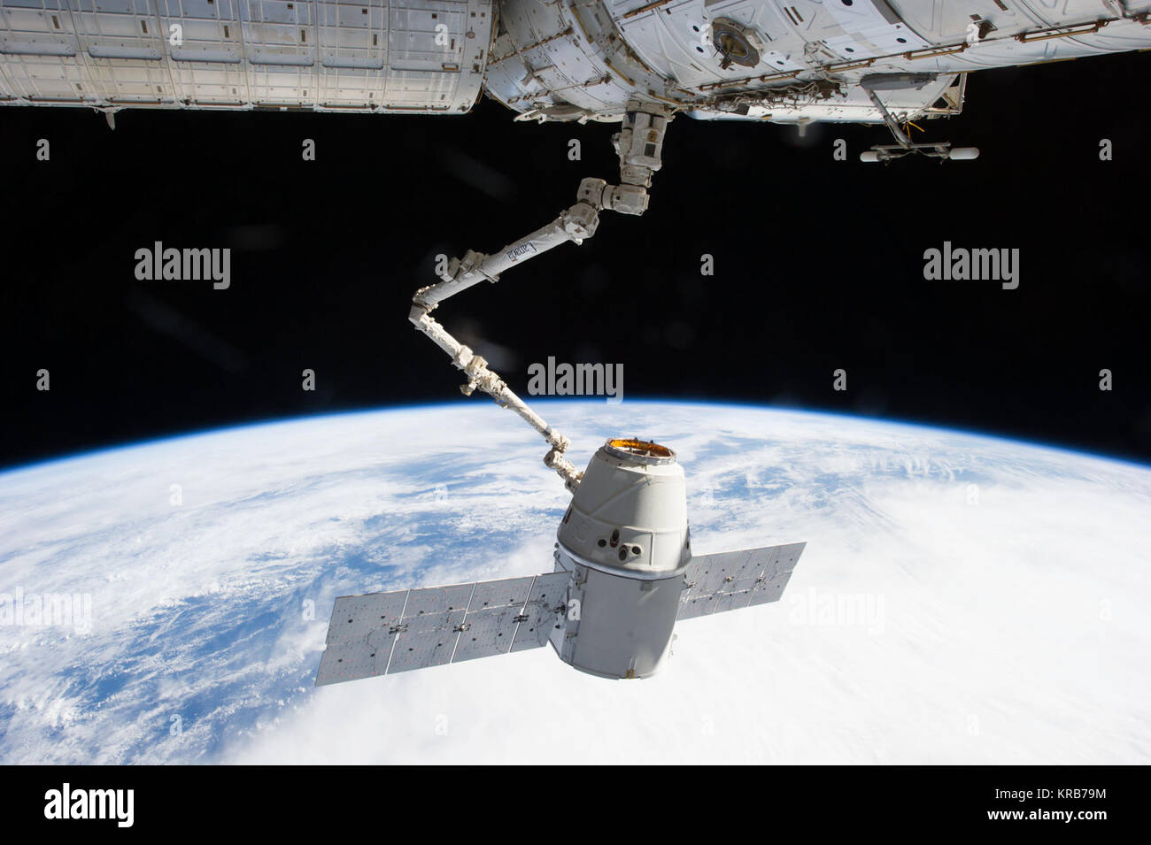 SpaceX CRS-2 berthing 2 Stock Photo - Alamy
