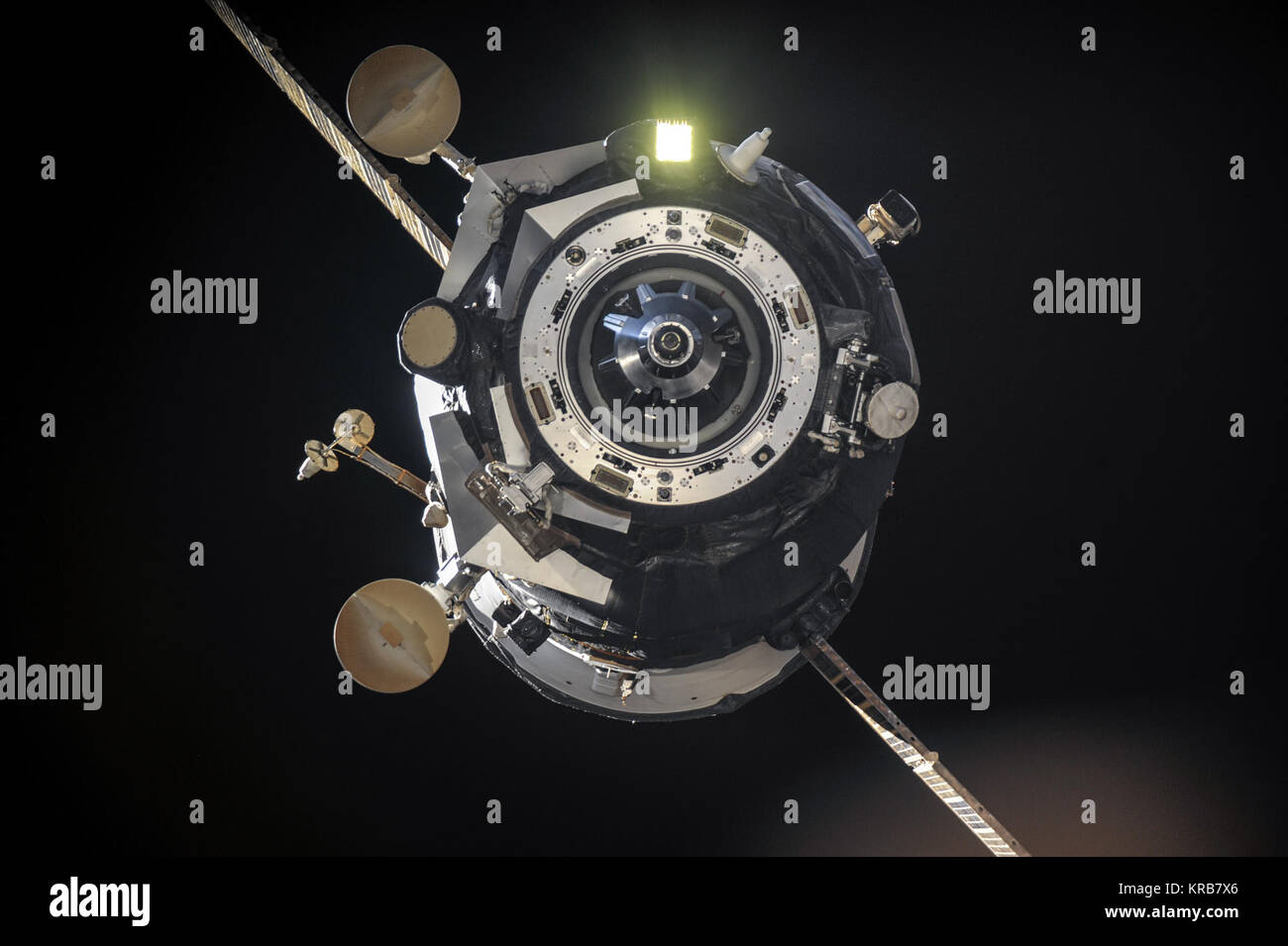 Zvezda service module hi-res stock photography and images - Alamy