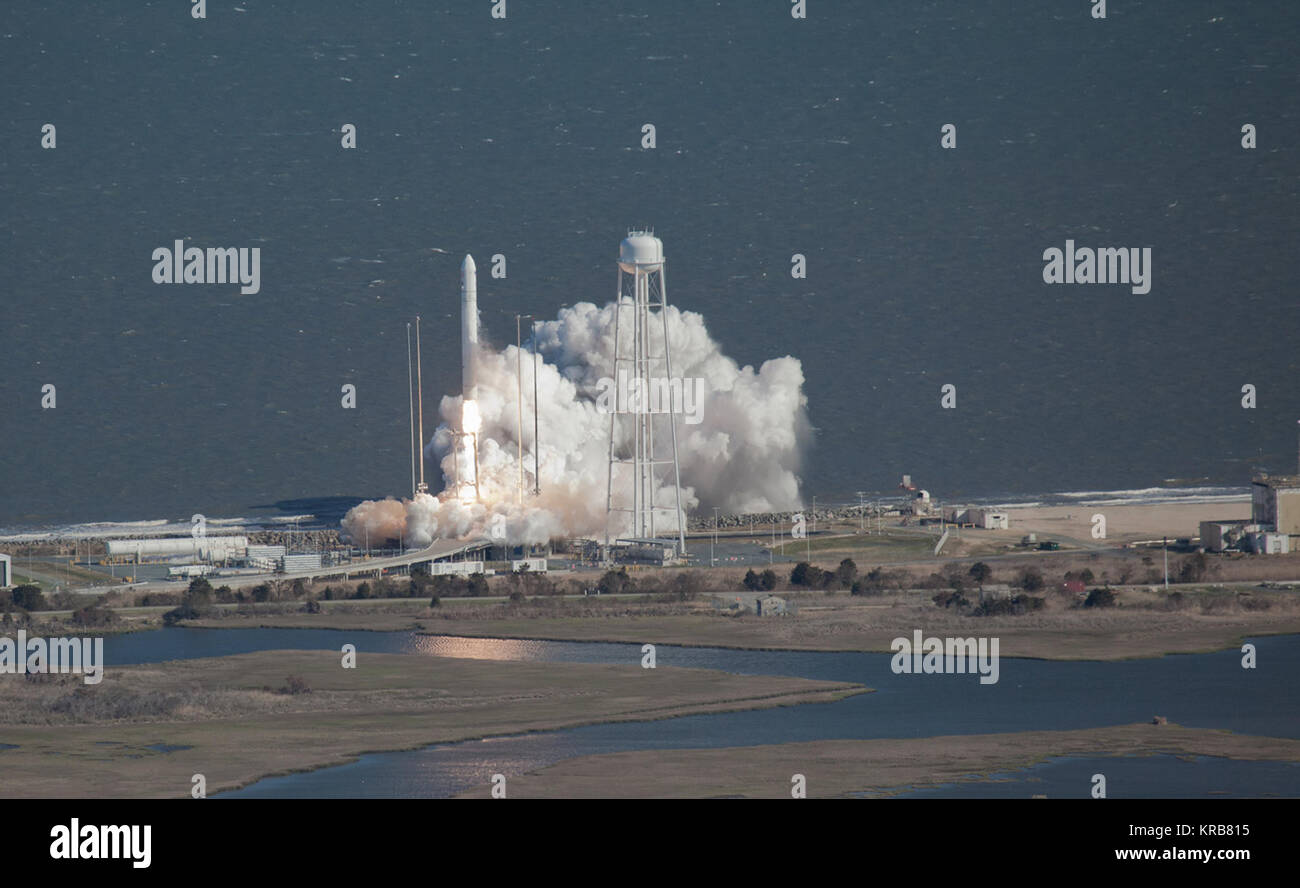 The rocket launch hi-res stock photography and images - Alamy