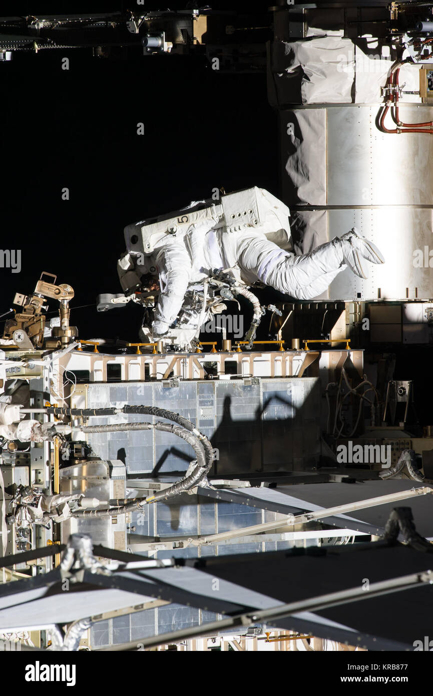 ISS-35 Contingency EVA 07 Tom Marshburn Stock Photo - Alamy