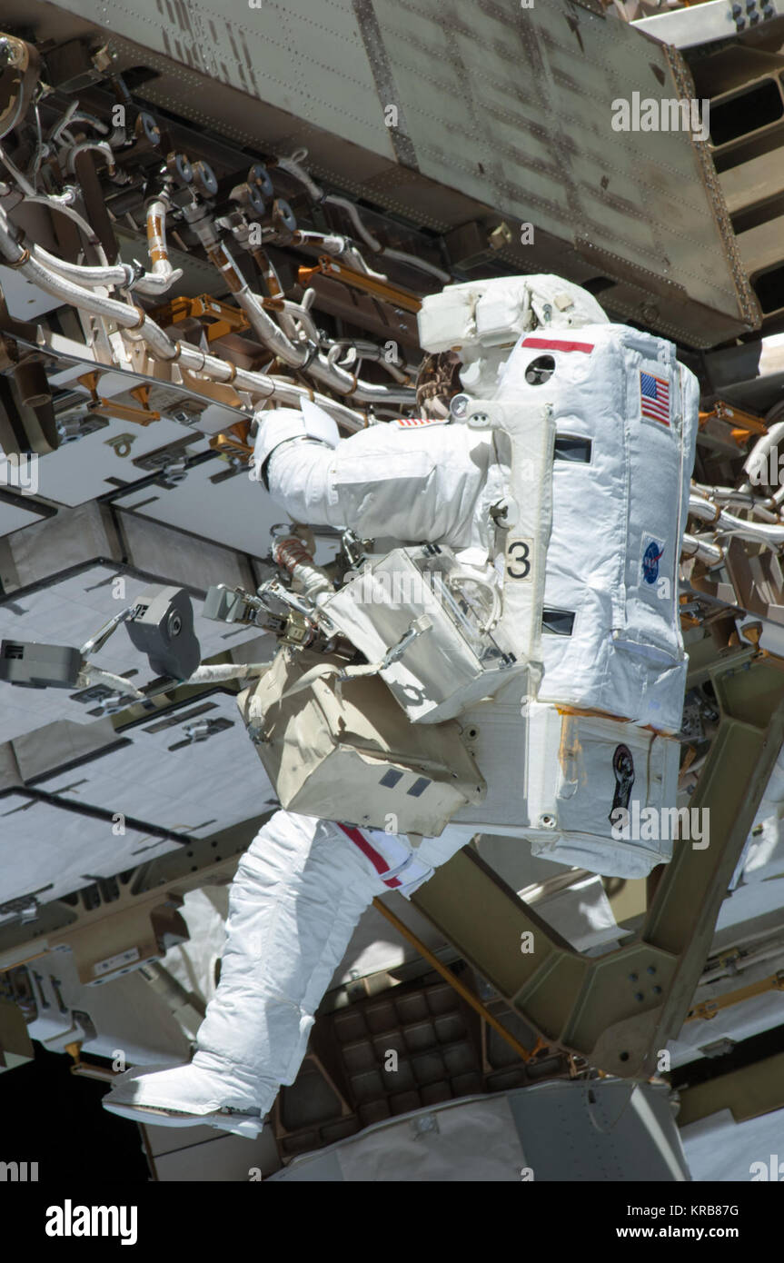 ISS-35 Contingency EVA 11 Chris Cassidy Stock Photo - Alamy