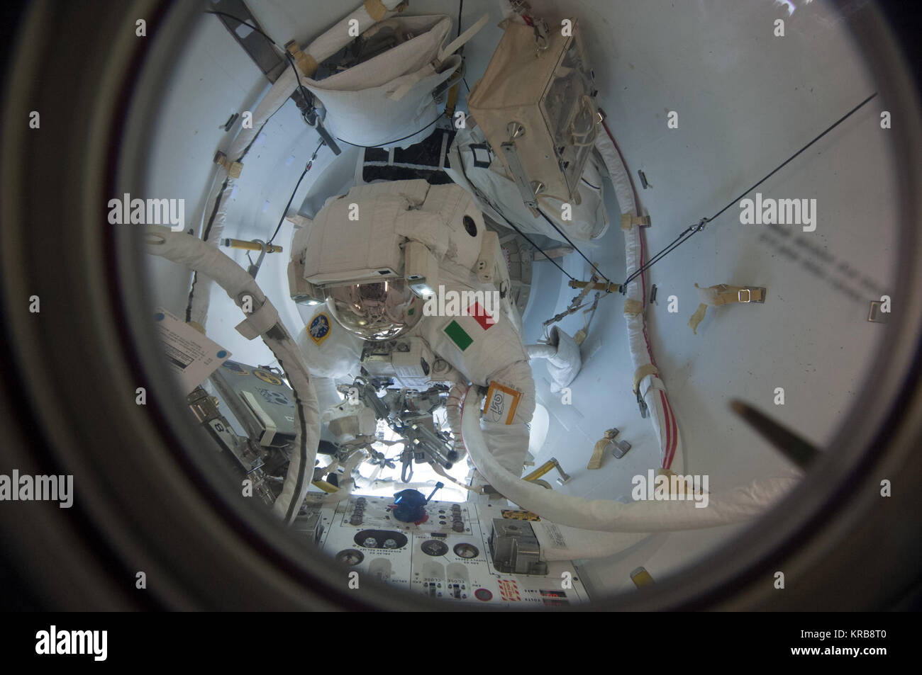 ISS-36 EVA-2 d Luca Parmitano leaves the Quest airlock Stock Photo - Alamy