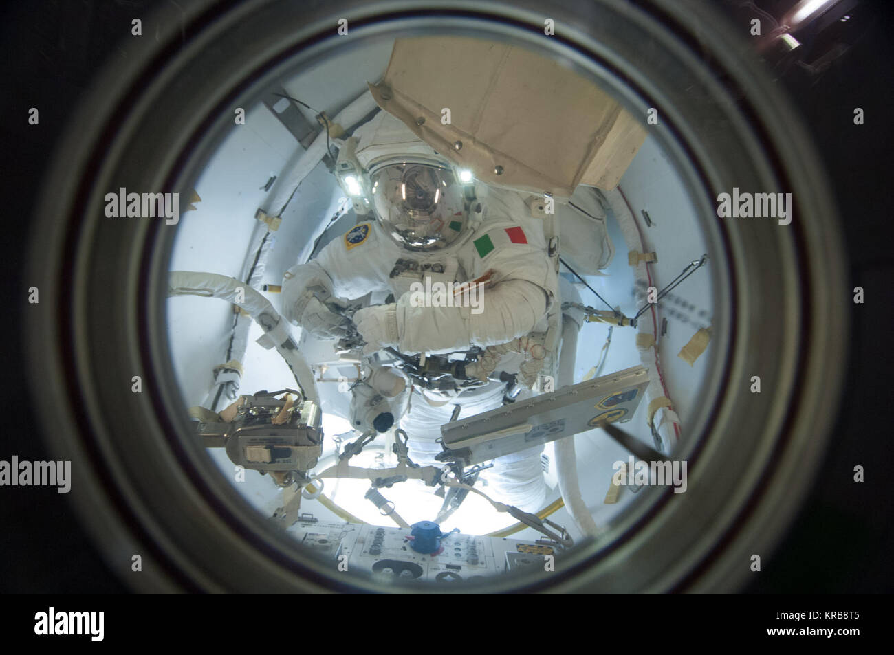ISS-36 EVA-2 g Luca Parmitano leaves the Quest airlock Stock Photo - Alamy