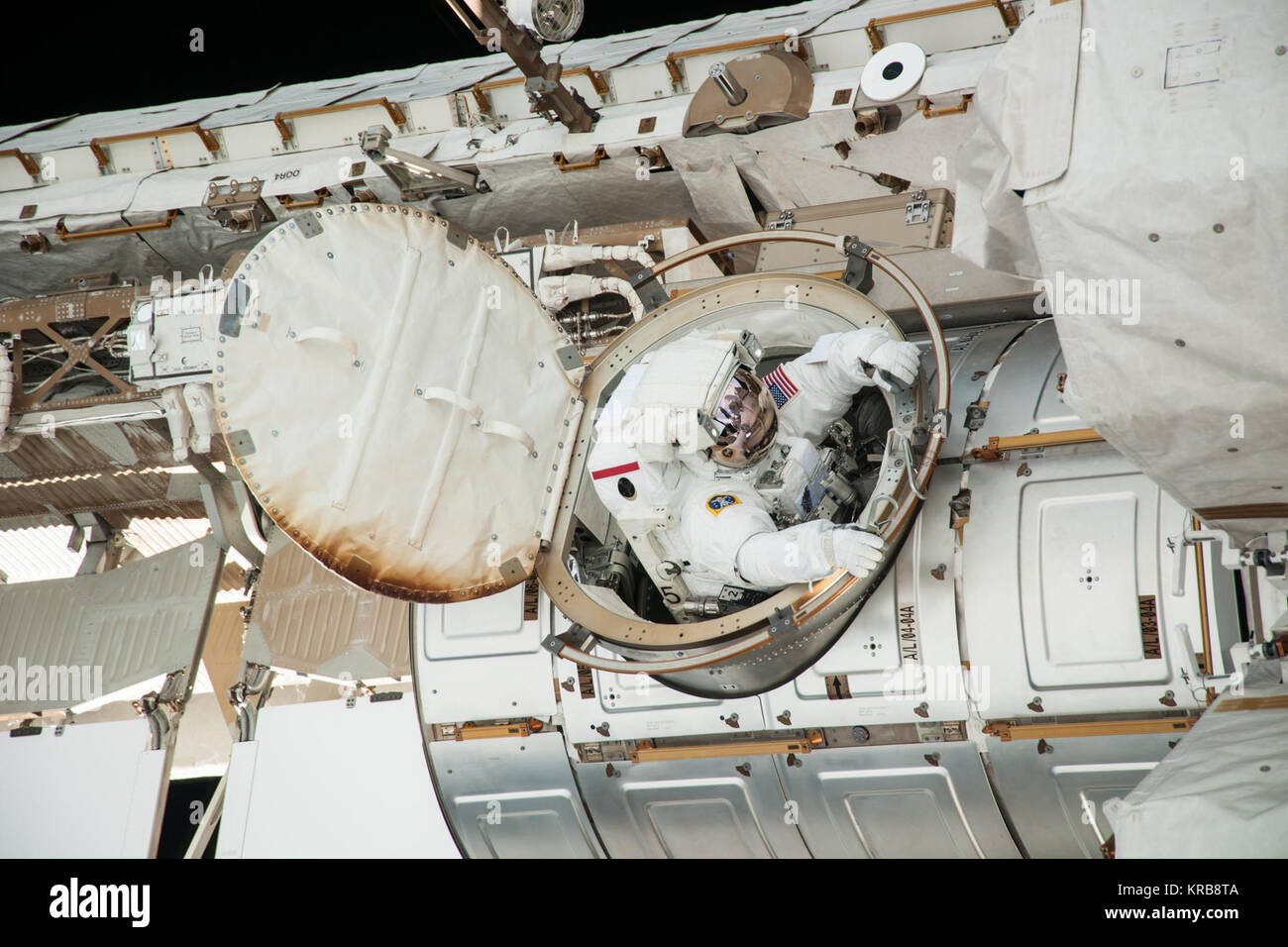 ISS-36 EVA-2 i Chris Cassidy leaves the Quest airlock Stock Photo - Alamy