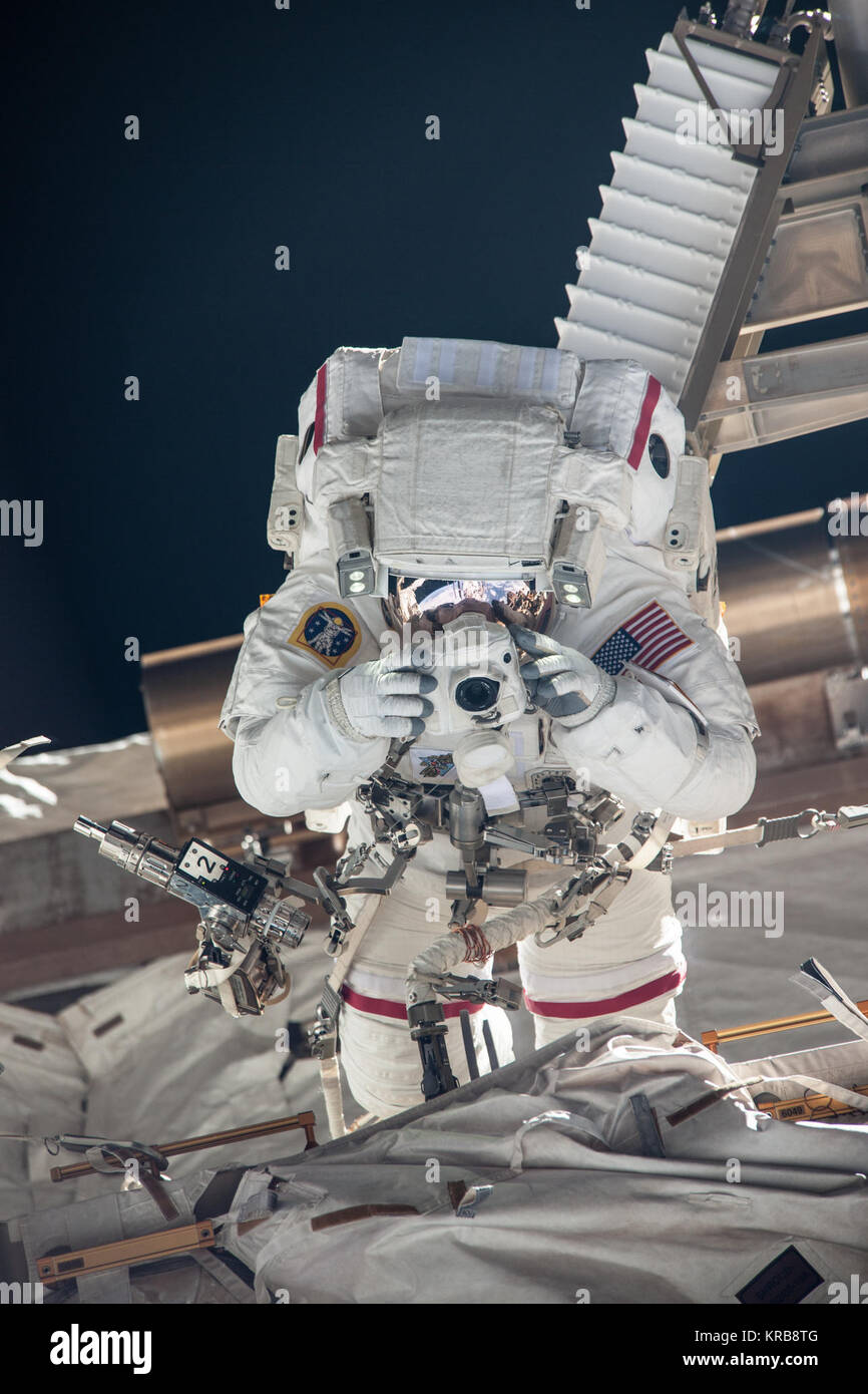 ISS-36 EVA-2 l Chris Cassidy Stock Photo - Alamy