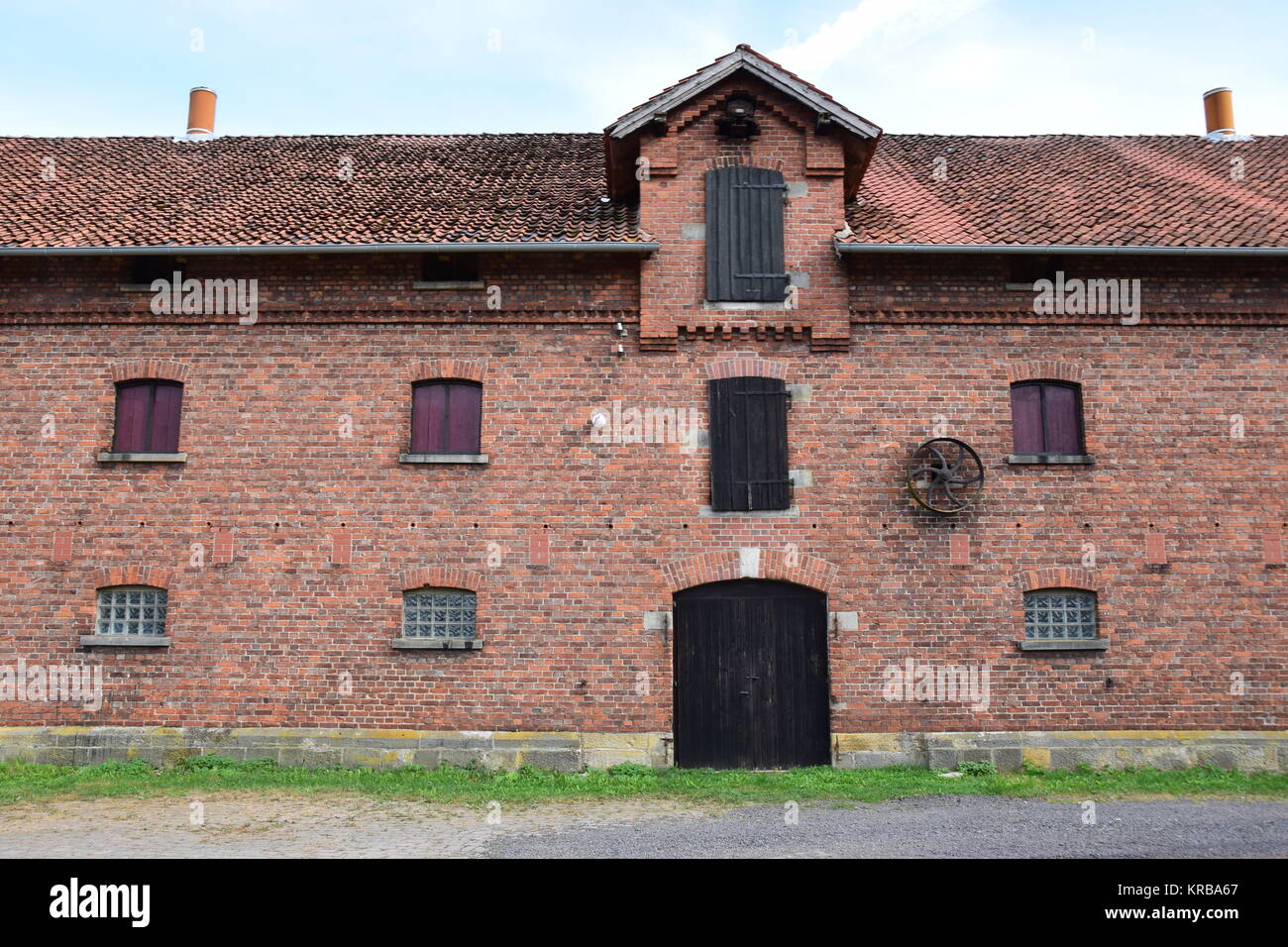 large brick barn Stock Photo - Alamy