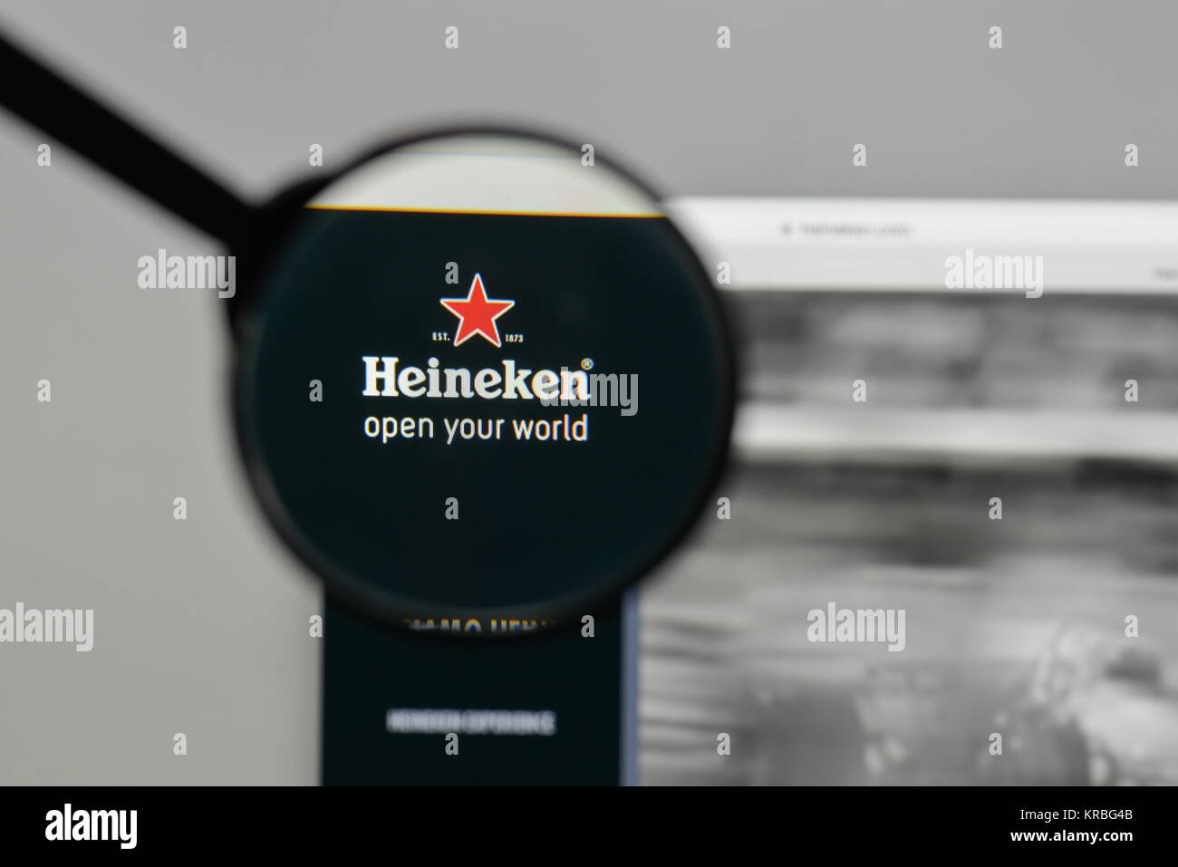 Heineken logo hi-res stock photography and images - Alamy