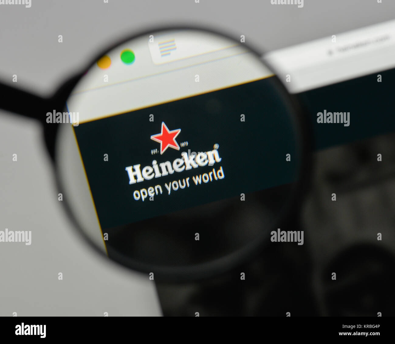 Heineken logo hi-res stock photography and images - Alamy