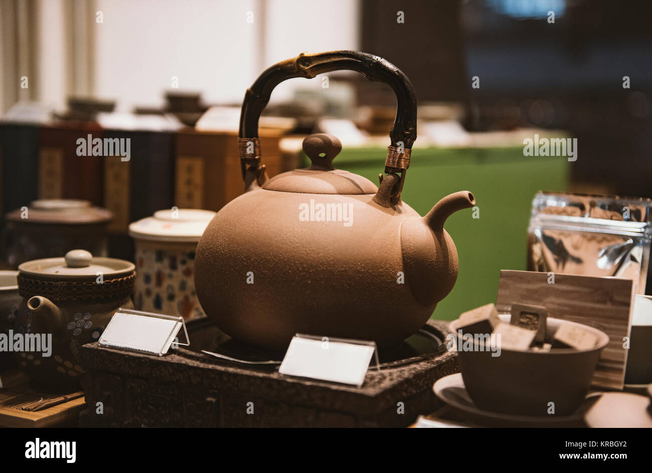 Teapot shop asia hi-res stock photography and images - Alamy