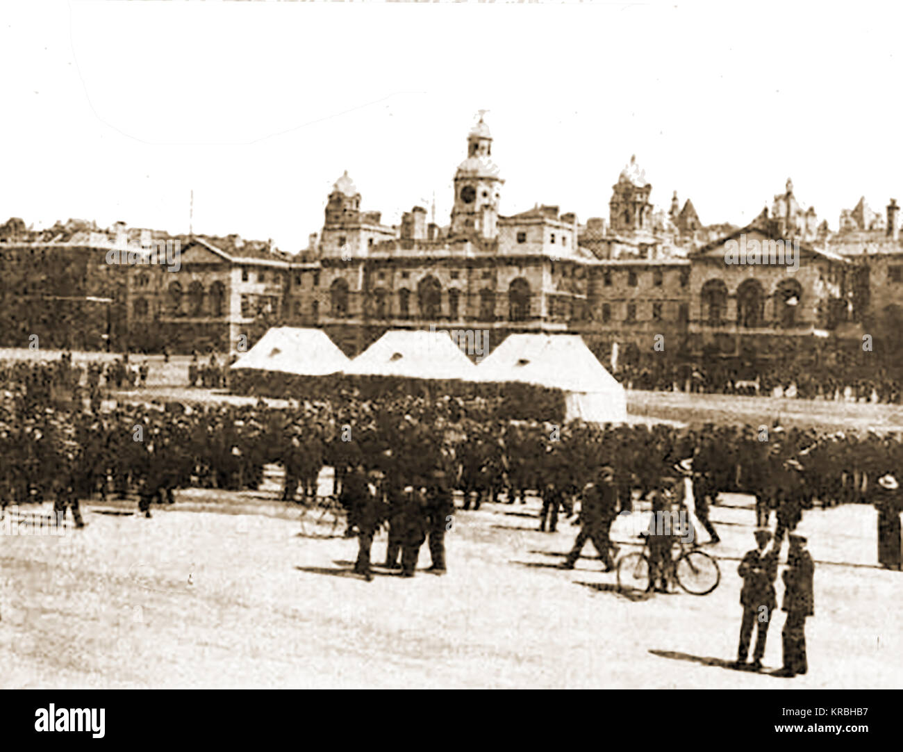 World War One photograph - WWI- 1914 - Volunteers gathering at Horse ...