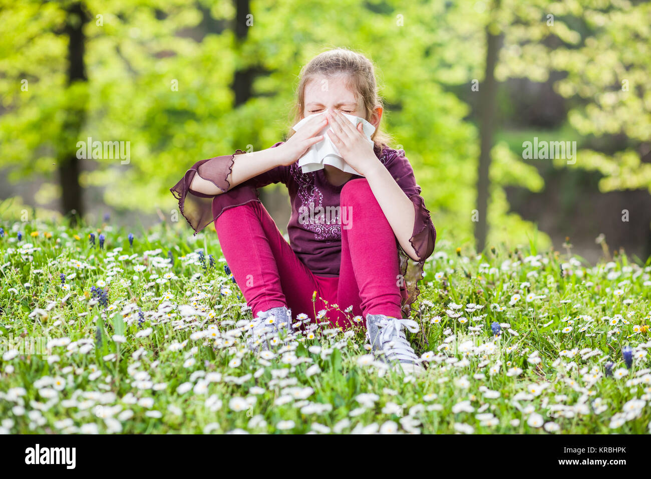 Little girl with allergy symptom blow her nose Stock Photo - Alamy