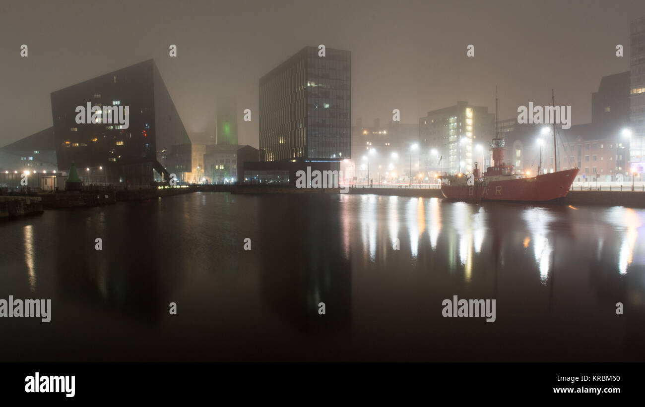Fog water dock hi-res stock photography and images - Alamy