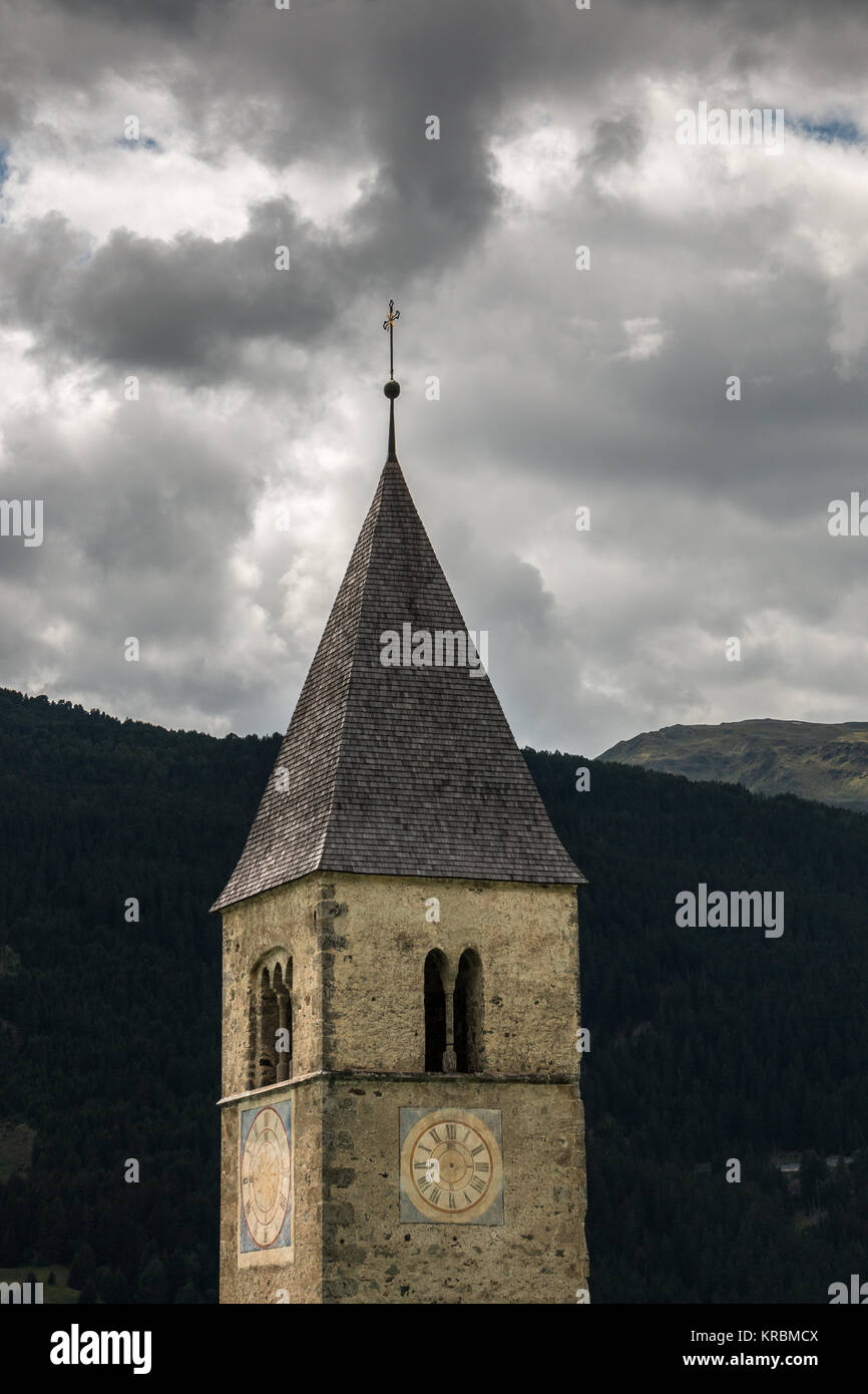 Middle earth lake hi-res stock photography and images - Alamy