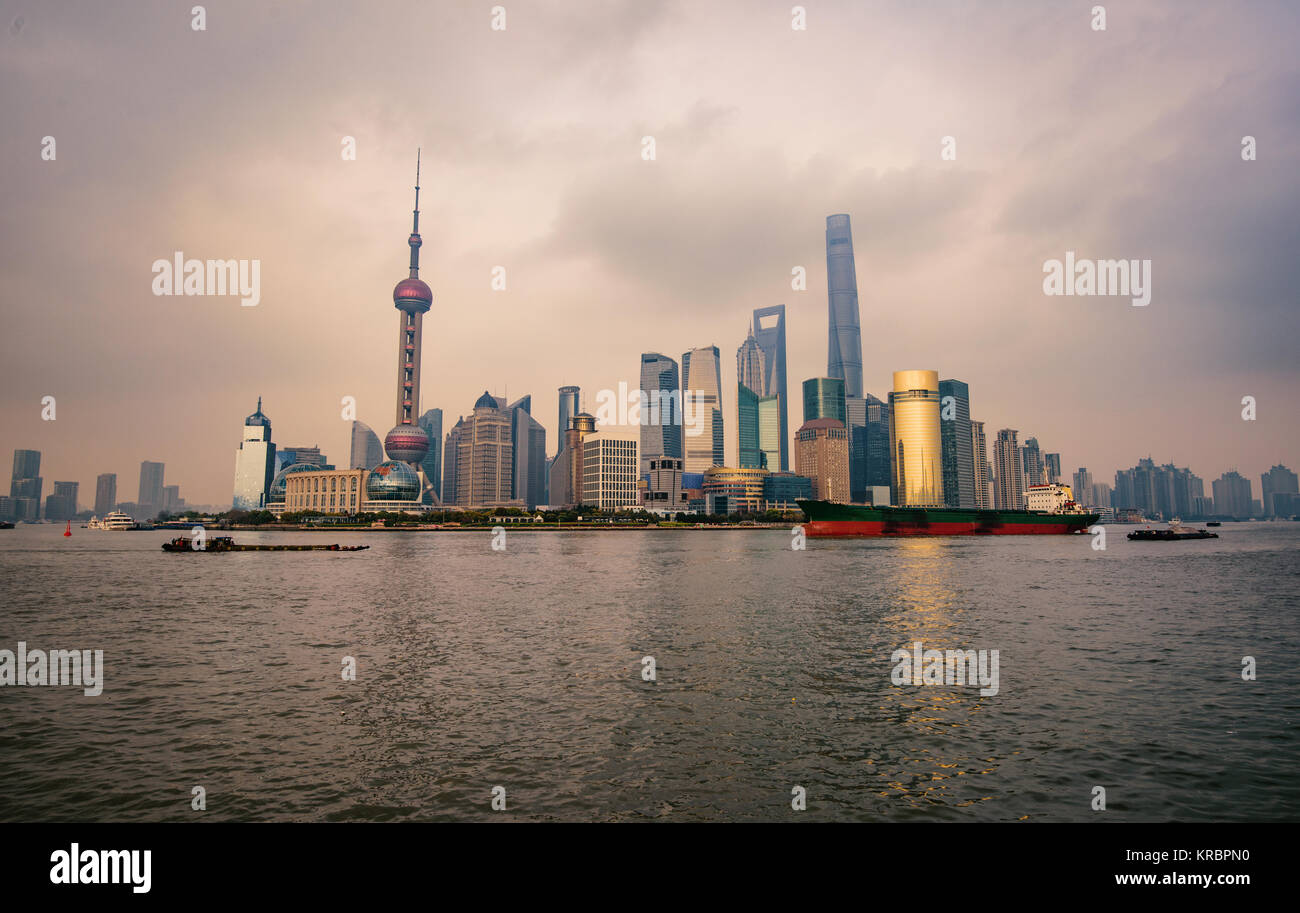 Shanghai city landmark architecture hi-res stock photography and images ...